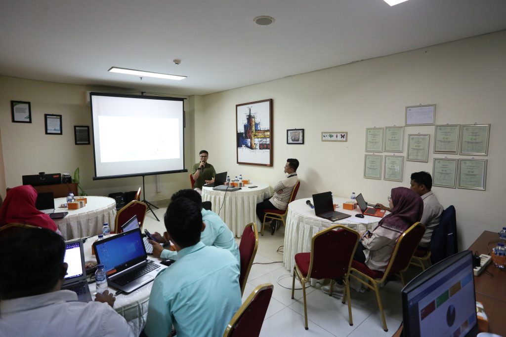 Bimbingan Teknis Aplikasi Inlislite di Perpustakaan Bapelkes Batam ...